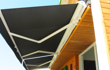 Comment régler les bras d'un store banne ? - SIRAM